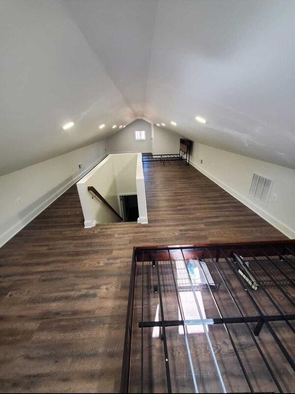 Private Upper Level 3-bedroom Oasis With Ac And Wifi. (Host Occupies Basement) - Gaithersburg, MD