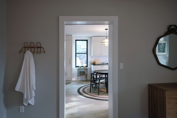 Modern 1-bedroom Garden Apartment In Berkeley Victorian - El Cerrito, CA