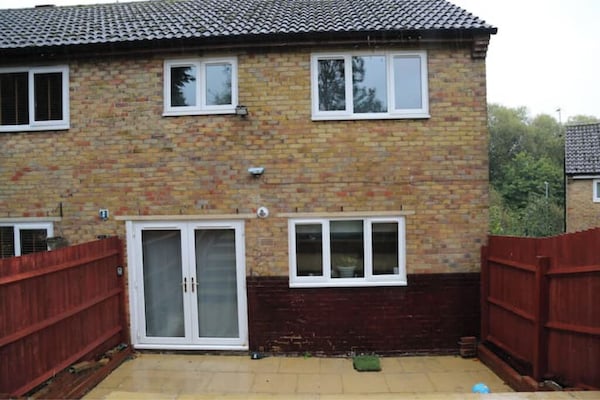 Farm View Retreat In Northampton 3br, 1.5br Sleeps 8 Access To Billing Aquadrome - Northampton, UK