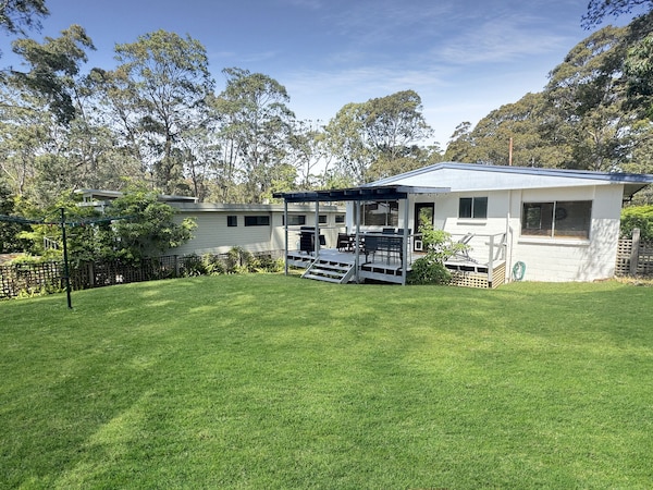 Pet-friendly 2-bed Beach House With Garden & Bbq - Batemans Bay