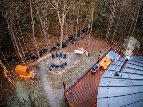 Mount Snow Yurt: Hot Tub~wood Stove~wifi~evcharger - Vermont