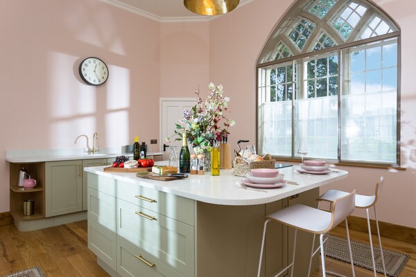Bryngwilla Gate Lodge -  A Unique Property Sleeping Two Guests - Oswestry