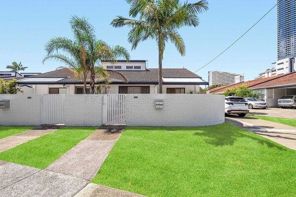 Guava By Khove Summar - Broadbeach