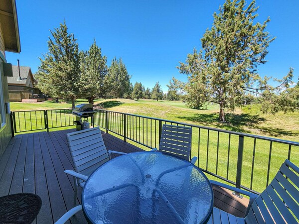 A Golfer's Paradise Spa. Three Pools - Redmond, OR