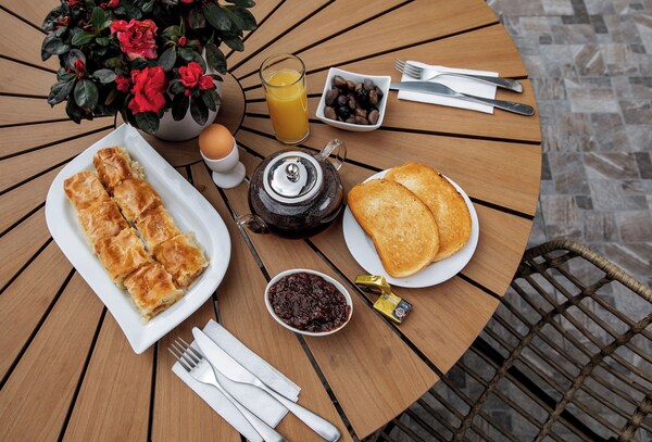 Velinov Boutique Hotel In Central Bansko - Dobrinishte