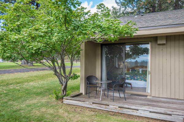 Lodge Condo Room With Amazing Views Of The Mountains And Meadow - Black Butte Ranch, OR
