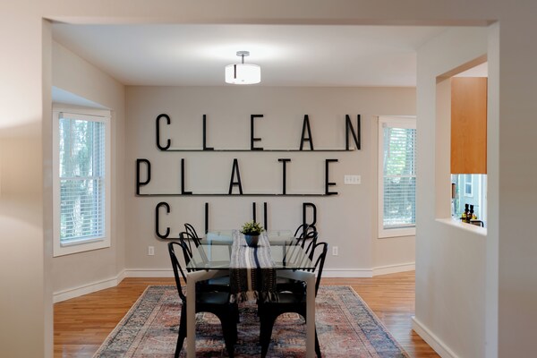 Crestview Cottage - Hot Tub - 3 Bedroom 2 Bath - 3 Minutes To Beach - ミシガン州