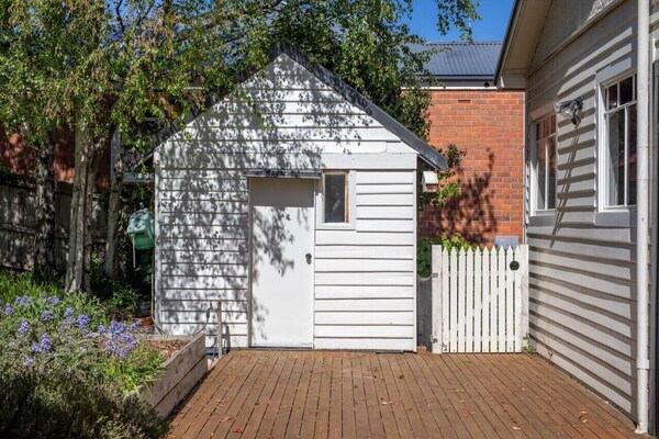 Hollybrooke Cottage, Prestige Suburb In Launceston - Launceston
