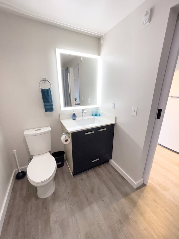 Studio In Great Location! - Des Moines, WA