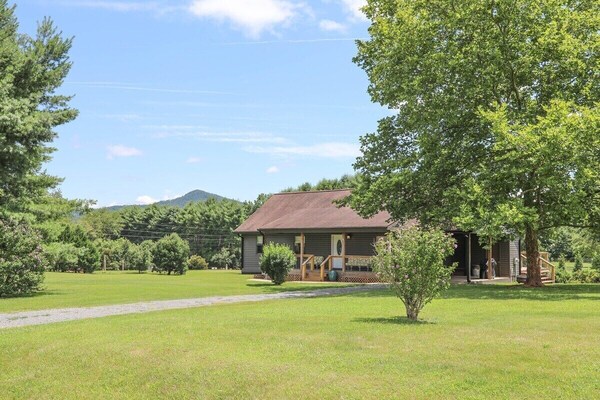 Sycamore Shade: 151 House, Hot Tub, Mountain Views - Wintergreen, VA