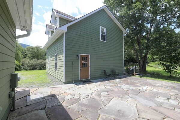 Blue Rivers Cottage And Loft - Wintergreen, VA