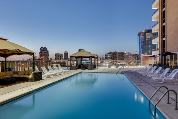 4 Cozy Rooms W/ Elegant Décor, Heart Of Downtown Dallas! Pets Are Welcome, Pool! - 텍사스