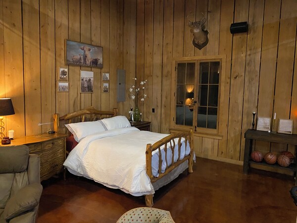 Buster's Barn At Grant Farm\n - Alexandria, LA