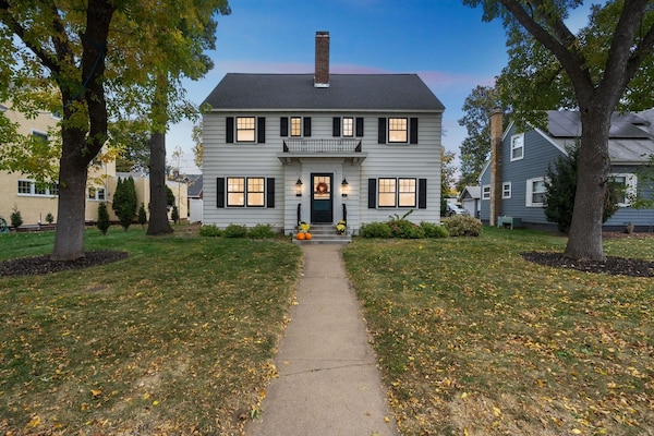 New! The Mckinley House (3-bedroom Condo) - Altoona, WI