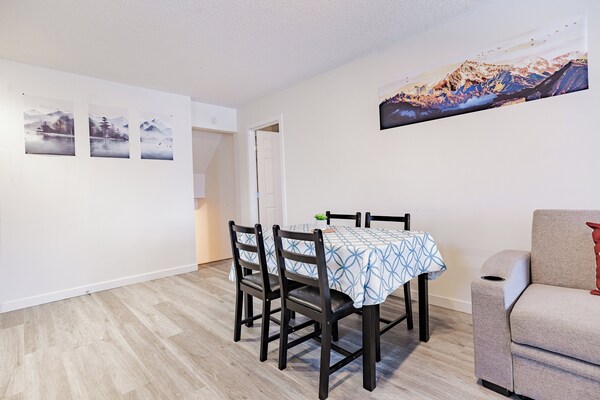 [Walkout Basement Suite] Spacious And Cozy, 2 Bedroom 4 Bed - Alberta