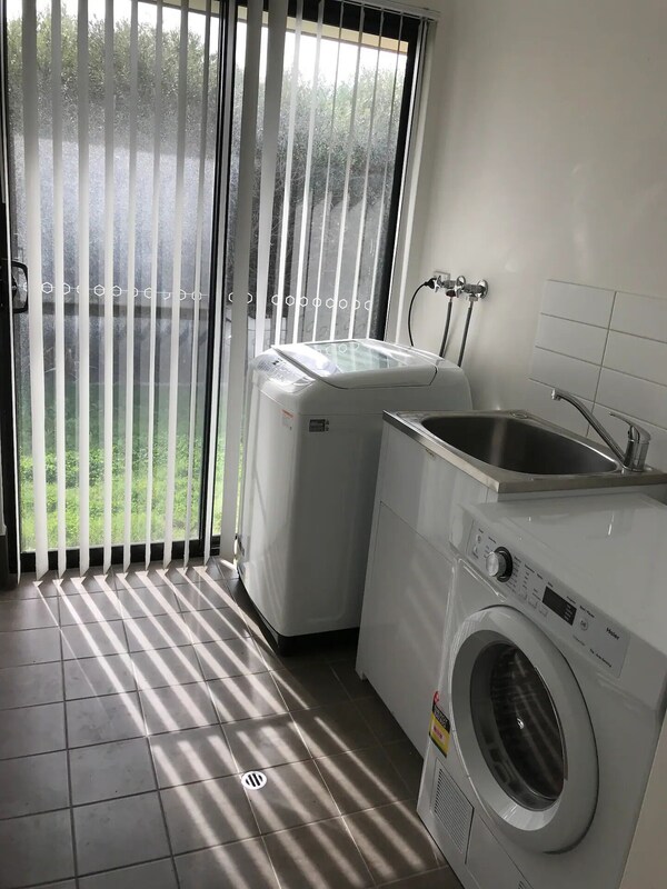 4 Bdr Wandina Home With 5 Tvs - Disability Access - Geraldton