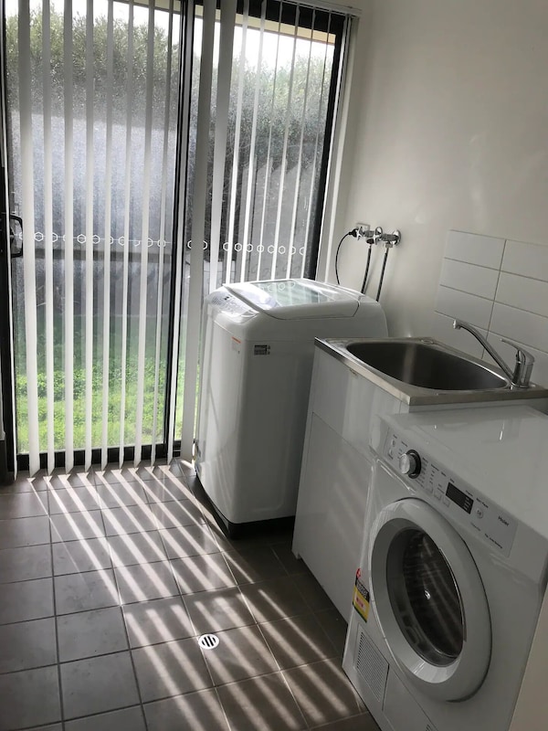 4 Bdr Wandina Home With 5 Tvs - Disability Access - Geraldton
