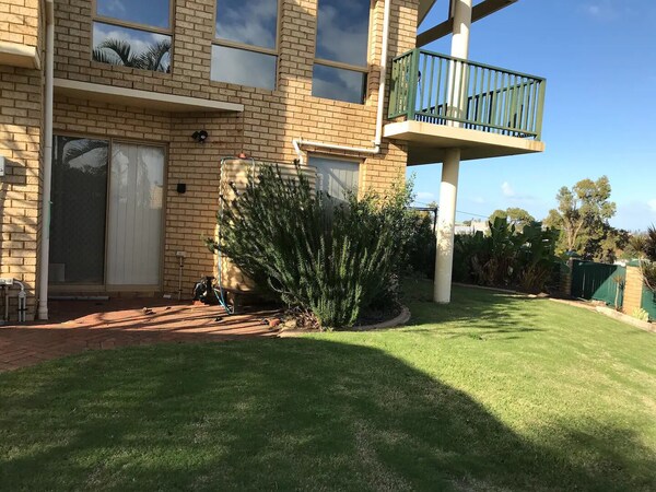 Marina Retreat Geraldton - Centrally Located In Garden Setting - Geraldton