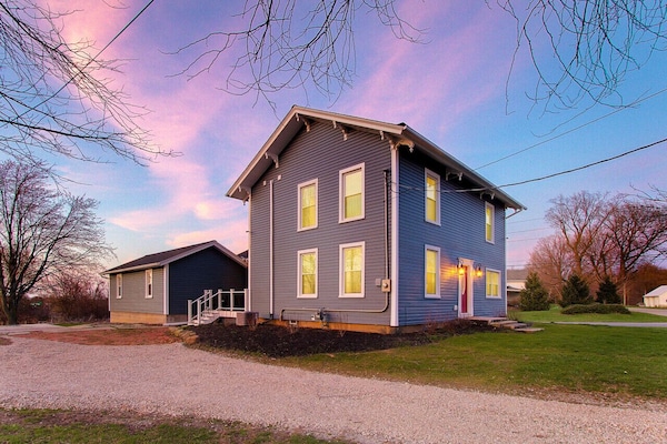 2 Homes|sleeps 16|game Room|historic Charm - Vermilion, OH