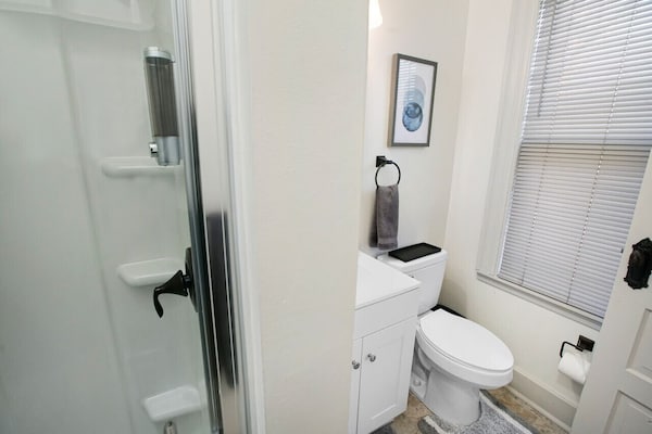1-bedroom Victorian Steps From Cleveland Clinic - Cleveland Heights, OH