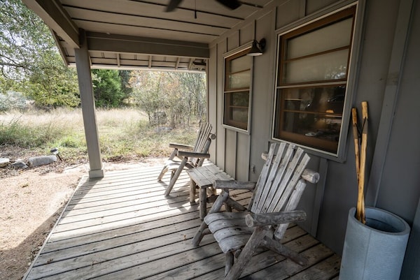 Charming 1-bedroom Cottage Nestled In The Texas Hill Country On 88-acres Located In Kyle Texas. - San Marcos, TX