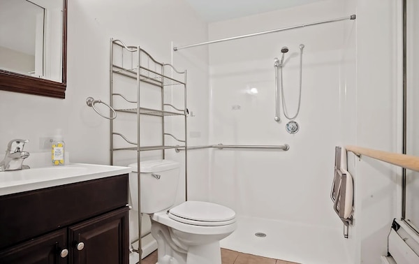 One Bdr Apt/ Beautiful Area - Mount Laurel Township, NJ
