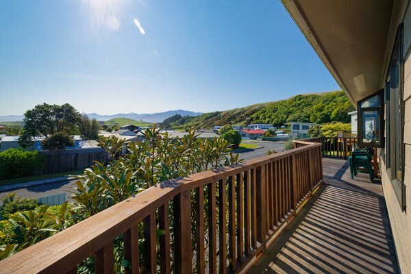 South Bay | Great View | Classic Kiwi Bach - Kaikōura