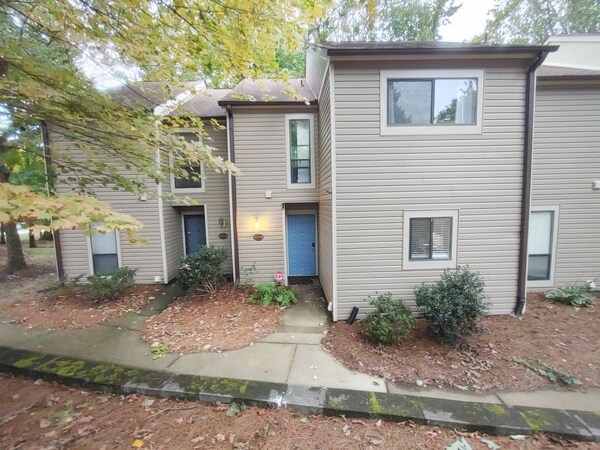 Beautiful Private Bedroom #1, King-size Bed, And Ac In Charming Greensboro - Greensboro, NC