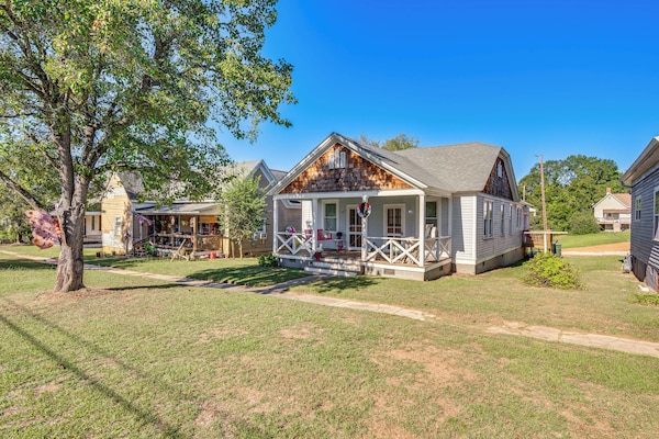 3 Mi To Downtown Covington: Cozy Getaway W/ Porch! - Covington, GA