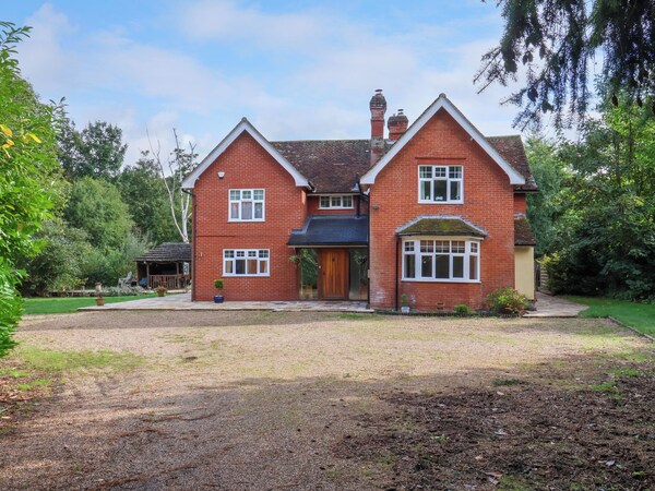 Brook Lodge, Pet Friendly, With Open Fire In Ipswich - England