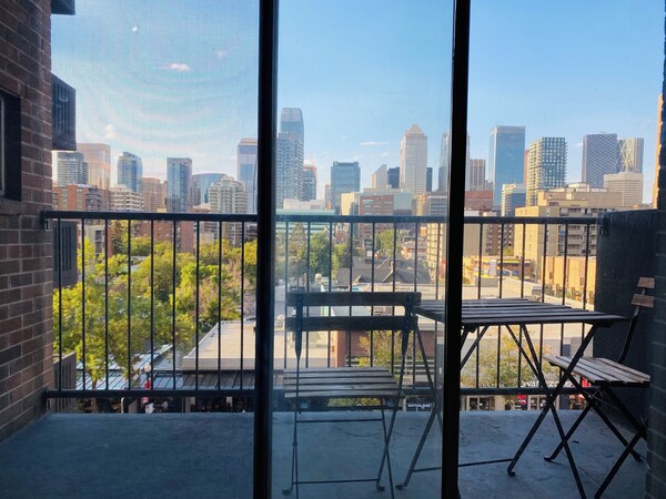 6th Floor 2 Bedroom Condo With Parking - Calgary