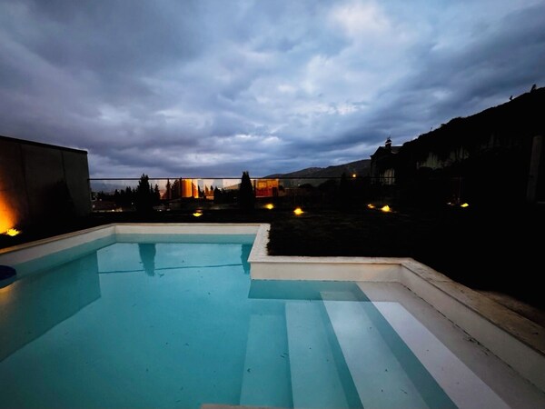 Luxury House In Prestige Place - Tbilisi