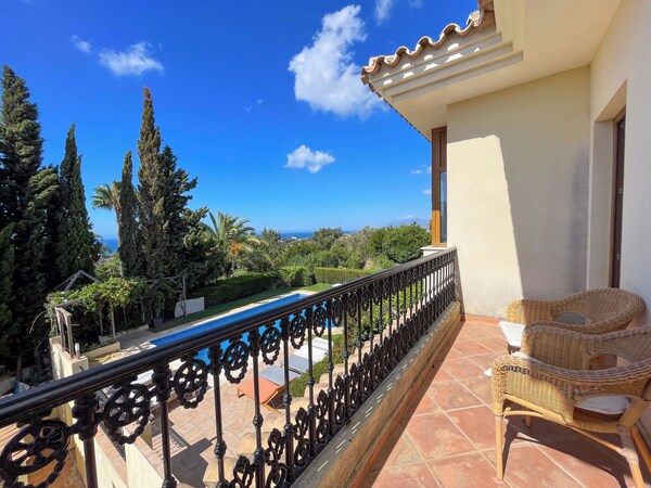 Peaceful 4-bedroom Marbella Villa. Outstanding Views, Grand Piano, Large Garden. - Marbella