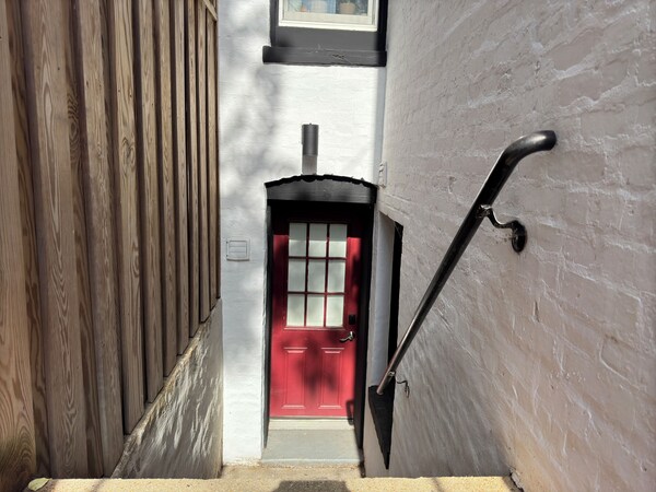 Explore Sights Of Washington From Spacious Basement Apartment - Takoma Park, MD