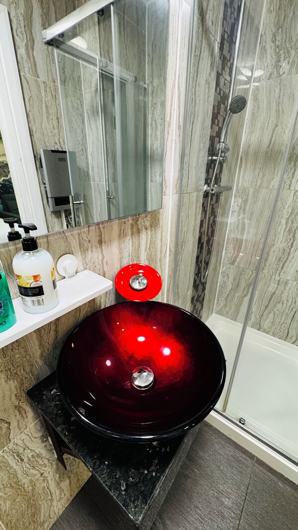 Boutique Shut Eyes In London - Greenwich