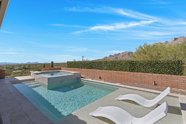 5 Bedroom Hilltop Modern Breathtaking 360 Degree Views Heated Pool Spa Sleeps 16 - Tucson, AZ