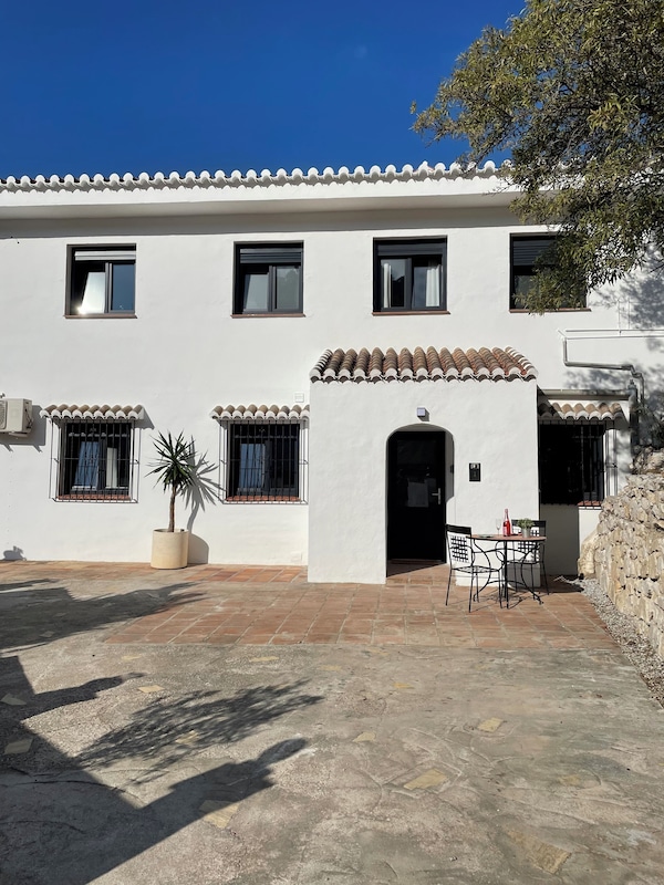 Deluxe 1 Bedroom Apartment With Beautiful Mountain Views And A Shared Pool - Cómpeta