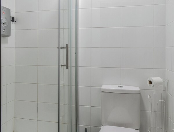 1 Bedroom Accommodation In Bournemouth - Boscombe
