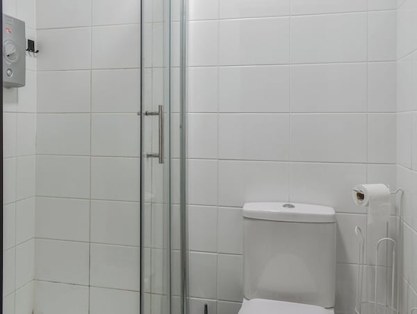 1 Bedroom Accommodation In Bournemouth - Boscombe