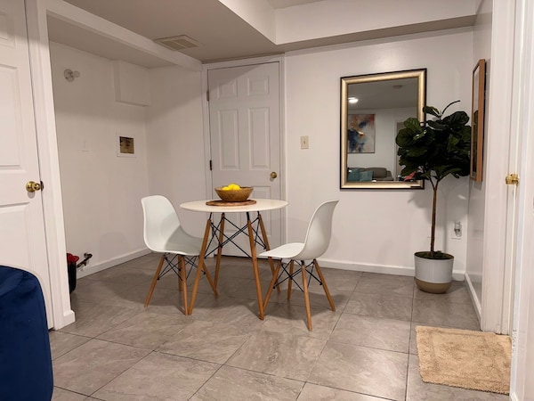 Charming 2-bedroom With Ac/heat And Wifi 6 Mins From Ewr 30 Mins To Nyc - Newark, NJ