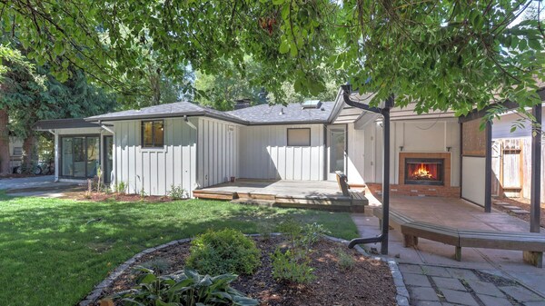 Forbes Farm Cottages Unit B - シアトル