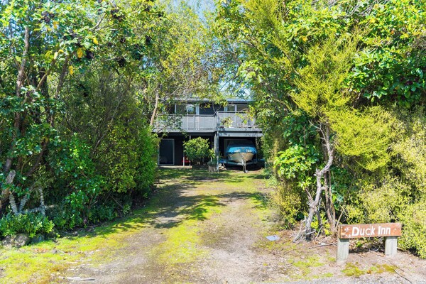 Duck Inn - Lake Taupo Holiday Home - Lake Taupo