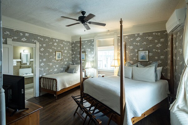 Find Genuine Southern Hospitality In Hendersonville At The 1898 Waverly Inn. - Mountain Home, NC