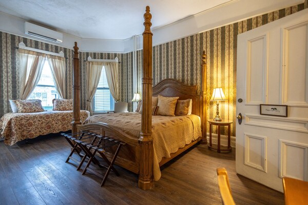 Find Genuine Southern Hospitality In Hendersonville At The 1898 Waverly Inn. - Hendersonville, NC