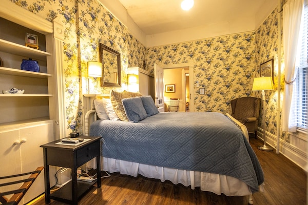 Find Genuine Southern Hospitality In Hendersonville At The 1898 Waverly Inn. - Hendersonville, NC