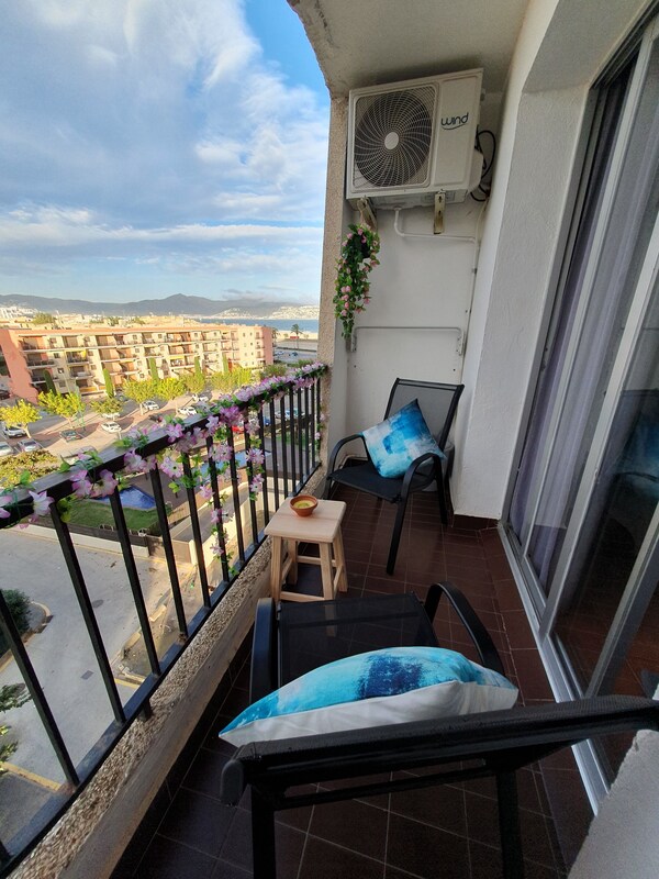 Beautiful Apartment On The Beach In Empuriabrava With Side Sea Views - Sant Pere Pescador