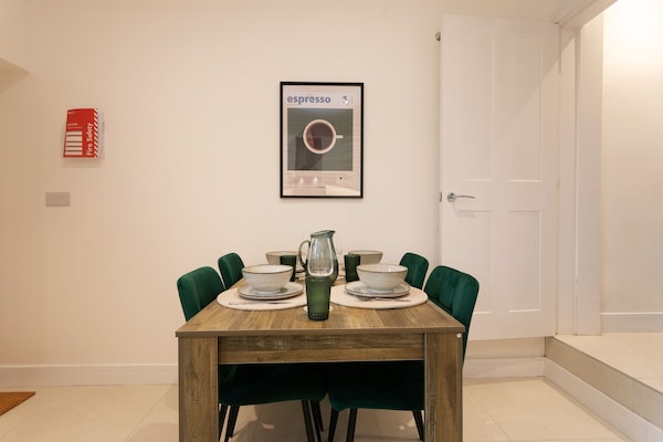 Contractor,discount,parking,wifi - Chesterfield