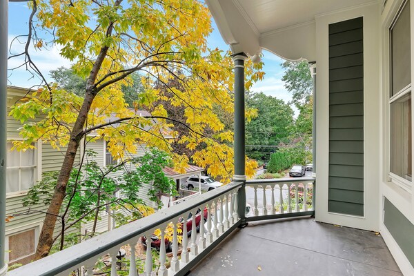 The Grand Mare Jim Dandy | Luxury Suite | Sleeps 6 - Saratoga Springs, NY