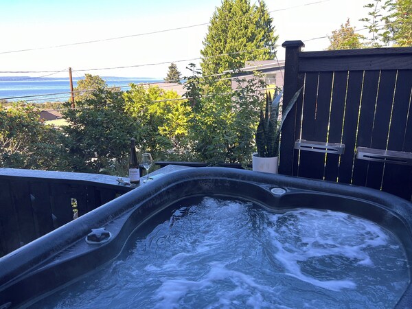 View 1-bedroom Apartment In Marvelous Seattle With Private Hottub, A/c, Sleeps 5 - Bainbridge Island, WA