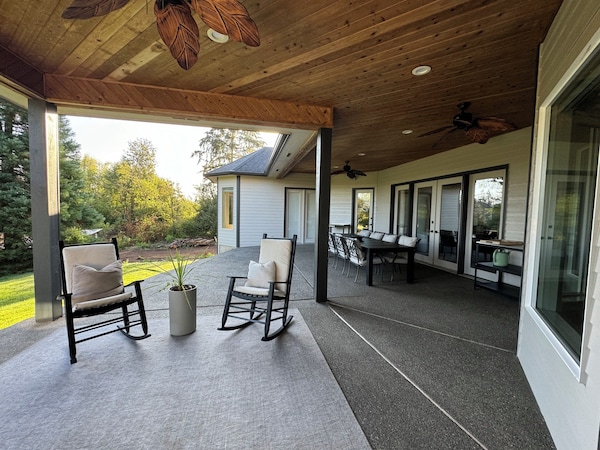 Charming 3-bedroom House, Secluded With Mountain Views. - Battle Ground Lake State Park, Battle Ground